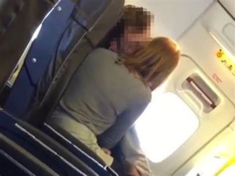 χρονη έκανε στοματικό σεξ σε χρονο συνεπιβάτη της εν ώρα πτήσης LifeViews