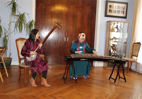 Францад Цагаан сарыг өргөн дэлгэр тэмдэглэв