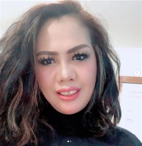 Hujatan Tetap Ada Elly Sugigi Mengaku Tak Ada Bedanya Saat Lepas Hijab Tempo Co