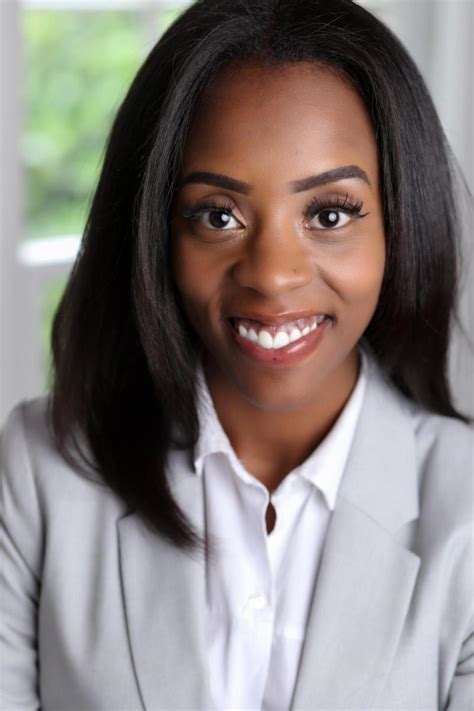 Mariah Caver On Linkedin Headshots