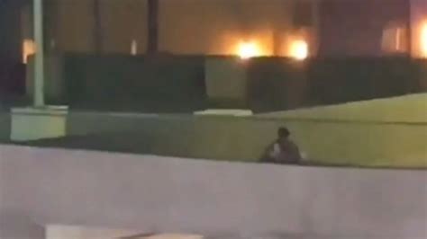 Exhibicionistas Pareja Es Captada Haciendo Un Delicioso En Un Estacionamiento Sabelo