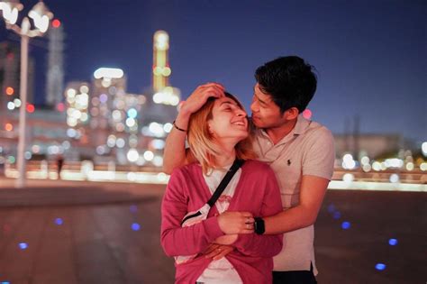 ცნობილ ბუდისტურ ტაძარში გიდი ვიყავი შემდეგ რესტორანში შეფად ვმუშაობდი 2015 წელს კი მე და