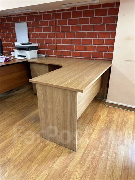 Стол угловой с тумбой б у в наличии Цена 7 000₽ во Владивостоке