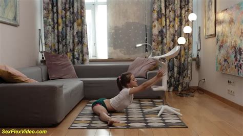 Flexi Nicole Murkovski First Ever Time Buttfuck Hotntubes Com