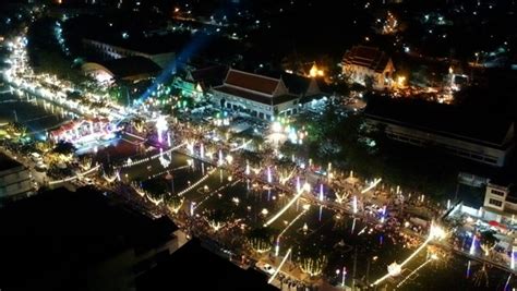 นครปฐมเนรมิตคลองเจดีย์บูชา เป็นวิมานรับลอยกระทง