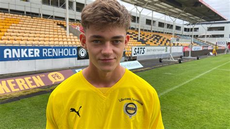 Elias Solberg På Plass Vil Underholde Åråsen Publikummet Lillestrøm