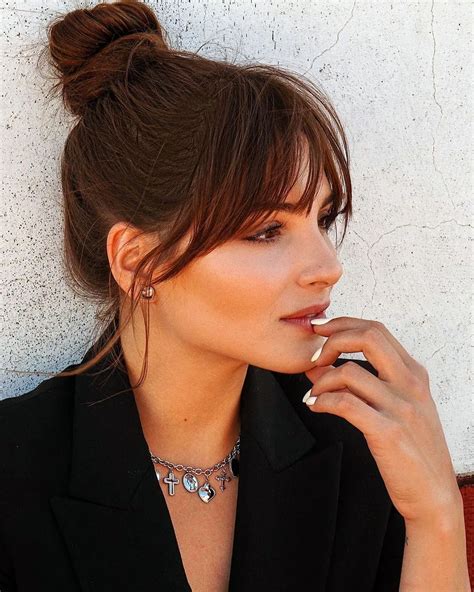 Челка шторка 2024 83 фото идеи как уложить и подстричь самой себе в домашних условиях шторку на