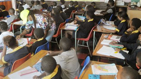 Experts Say Smaller Classes Targeted Teaching Needed To Address Sa Literacy Crisis
