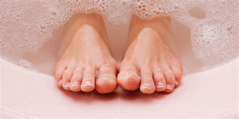 This Is What Hydrogen Peroxide Can Do To Your Feet