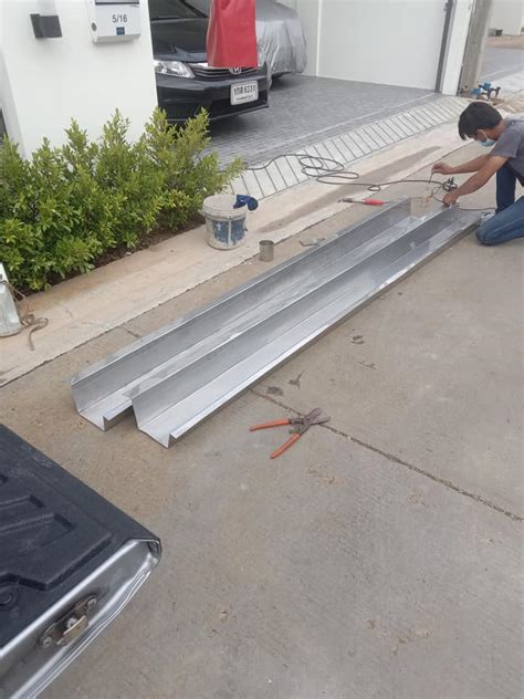 รางน้ำสแตนเลสพับขึ้นรูปตามแบบ รางน้ำฝนขนาด6นิ้ว ความหนา0 4บัดกรีด้วยตะกั่ว 👷ขอบคุณพี่หนึ่ง