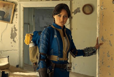 Ella Purnell FANGORIA