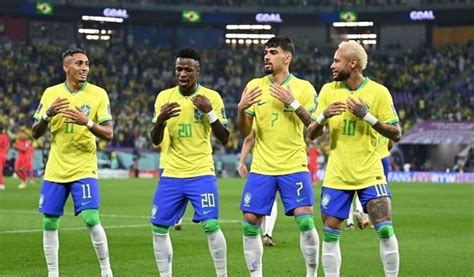 맨유 출신 킨 댄스 경연 대회냐…브라질 세리머니 무례하다