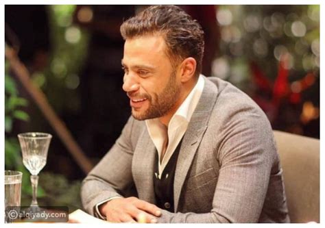 فنان يعتذر عن عدم حضور حفل عقد قران محمد عادل إمام