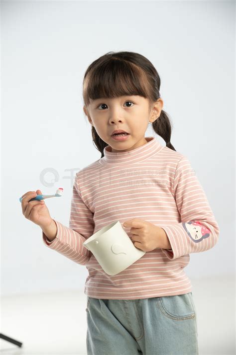 长发高清图片 可爱的小女孩写作业2430 风景名胜免费下载 格式 2667像素 编号67611262 千图网