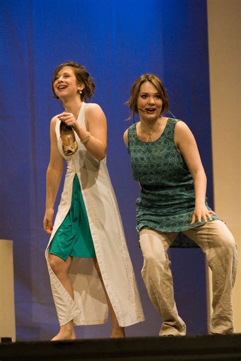 Tanya Et Rosie Mamma Mia Mamma Mia Outfits Musicals