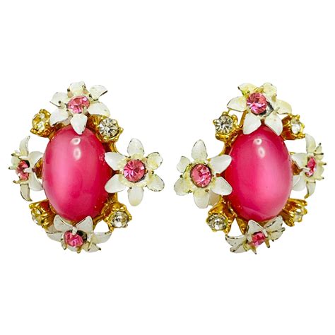 Vintage Gold Tone Pink White Flower Designer Screw Back Earrings For