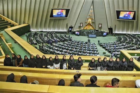بازدید دانشجویان انجمن علمی رشته حقوق دانشگاه ملایر از صحن علنی مجلس