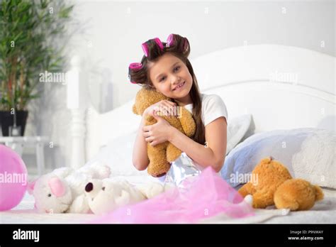 Fille Jouet Banque De Photographies Et Dimages Haute R Solution Alamy