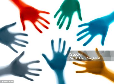 반투명 직물 또는 젖빛 유리 뒤에 있는 사람들의 그림자 손의 실루엣 개념에 대한 스톡 사진 및 기타 이미지 개념 관능 귀신 Istock