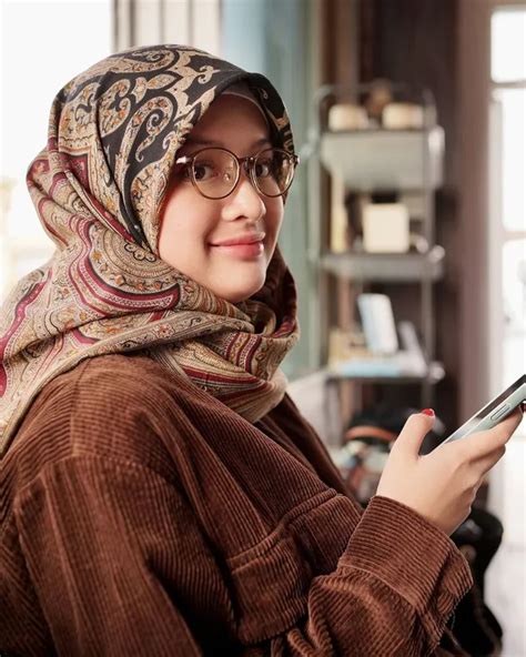 8 Portraits Of Khadeeja Daughter Of Guitarist Andra Junaidi Her Aura