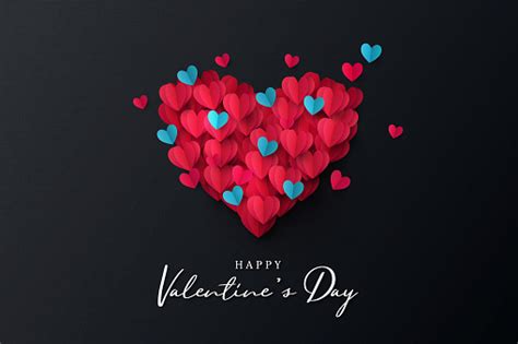 해피 발렌타인 데이 배너입니다 검은 직물 배경에 분홍색 빨간색과 파란색 종이 접기 하트로 만든 큰 마음과 휴일 배경 디자인