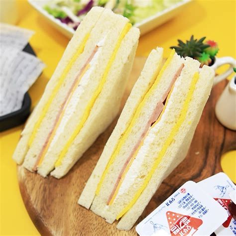 대만식 햄치즈샌드위치 🥪 부드러운 빵 사이에 햄과 치즈 크림의 조합으로 익숙하면서 계속 생각나는 그 맛 햄치즈🥓와 크림의 아름드리 해남점 535