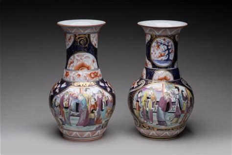 Mark William Langlois Deux Vases De Forme Balustre En Porcelaine De