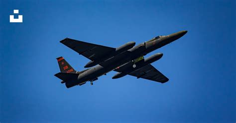 푸른 하늘을 나는 전투기 사진 Unsplash의 무료 항공기 이미지 푸른 하늘을 나는 전투기 사진 Unsplash의 무료 항공기 이미지