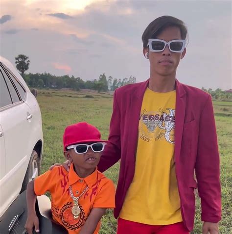 ជាងក្រូចធ្វើម៉ូតូ😂😂សើចរឹងពោះ ជាងក្រូចធ្វើម៉ូតូ😂😂សើចរឹងពោះ By រឿងកំប្លែងខ្លីៗ Funny Facebook