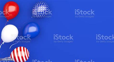 7 월 4 일 미국 인사말 카드 배너 템플릿 전단지 레이아웃 파란색 배경에 풍선 플래그 복사 공간 텍스트 3d 렌더링 그림의 해피 독립 기념일 빨강에 대한 스톡 사진 및