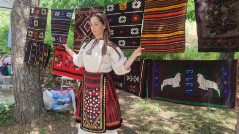 Шевици от всички краища на България показват в Самоводене От деня БНР Новини