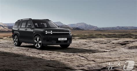 현대차 연식변경 싼타페·투싼 출시…신규 트림·블랙 디자인 추가