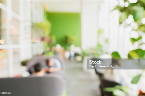 커피숍 또는 카페 레스토랑 Bokeh 빛에 앉아 고객의 배경을 흐리게 0명에 대한 스톡 사진 및 기타 이미지 0명 고객 레스토랑 Istock