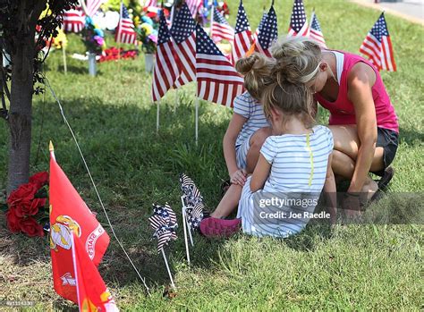 Karla Eaker Prays With Her Daughters Emma Eaker And Alice Eaker As