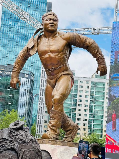 Ider Uugan Пүүүүү Ямар сүрдмээр сөгдмөөр хөшөө вэ 🙏💪🇲🇳 Урласан хүнийг нь шүтье бас баярлалаа