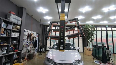 렉서스 Es300h 차량의 깨진 전면유리교체 앞유리교환 수리이후에 바로 차량의 주행이나 운전등이 가능할수 있도록 열처리 경화건조를 하는 영상입니다 이처리를 통해 처짐