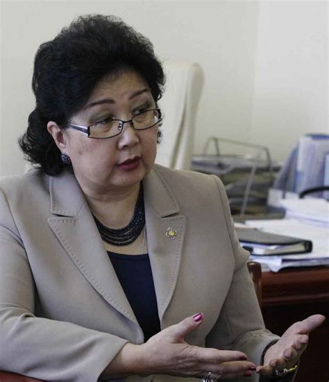 Р Бурмаа Хэн нэгэн мундаг улстөрч улс орныг сайхан болгоно гэж хүлээх биш тогтолцоо эрүүл байх