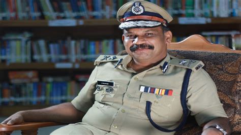 എലത്തൂർ ട്രെയിൻ ആക്രമണ കേസ് അന്വേഷിച്ച ഐജി പി വിജയനെ സർവീസിൽ നിന്ന് സസ്‌പെന്റ് ചെയ്തു