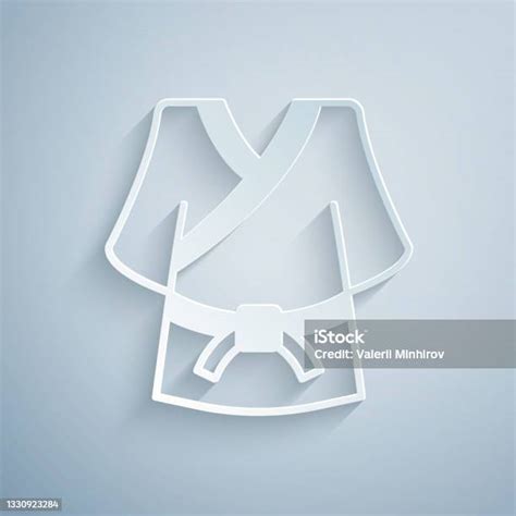 회색 배경에 격리 된 기모노 아이콘을 잘라 종이 중국 일본어 한국어 베트남어 국가 의상을 입고 기모노 전통적인 아시아 의상 종이 아트 스타일 벡터 0명에 대한 스톡 벡터