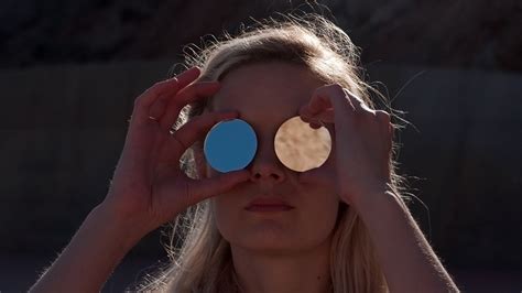 Discover Mrs Toolip And Her Stunning Abstract Fluid Art Lh Mag