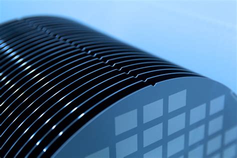 반도체 제조 시설에서 생산할 준비가 된 칩 셀로 회색 색상의 실리콘 웨이퍼 클로즈업 0명에 대한 스톡 사진 및 기타 이미지 0명 Cpu 개발 Istock