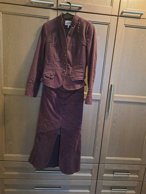 Костюм със сако и пола гр Троян • Olxbg