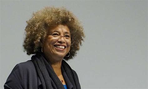 Em Palestra No Brasil Angela Davis Exalta Legado De Paulo Feire Contee