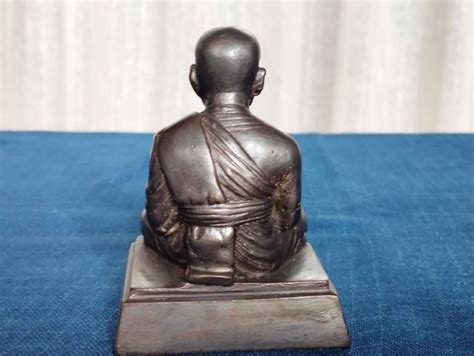 พระบูชาหลวงพ่อทวด วัดช้างให้ จ ปัตตานี รุ่นเสาร์ห้ามหามงคลปี2560 หน้าตัก2นิ้ว เนื้อทองเหลืองรมดำ