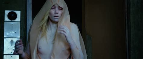 Jelly Howie Nude Pics Page 1