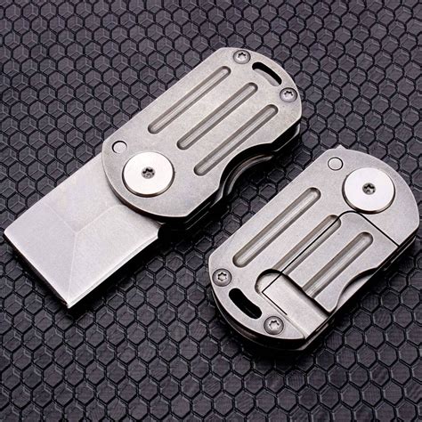 Samior Stubby Chisel Knife Opens Packages With Ease