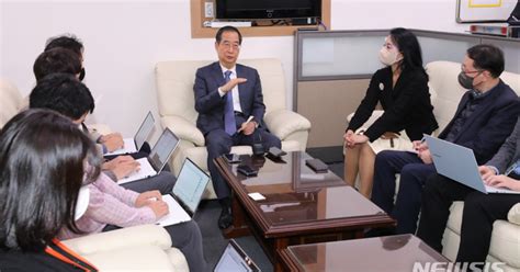 한 총리 현대차 남양연구소 방문정의선과도 회동
