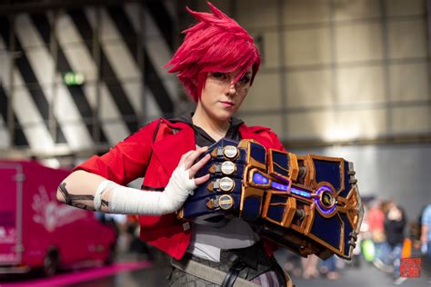 Vi Arcane League Of Legends By Loey Cosplay Food And Cosplay