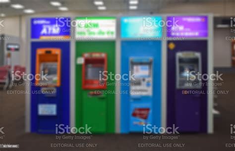 흐림 이나 은행 예금 인출 및 송금 기계 또는 Atm 의 배경 Defocus 감시에 대한 스톡 사진 및 기타 이미지 Istock