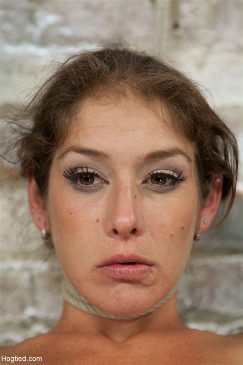 顺从的 MILF Felony 在绳索束缚下与操逼机器进行高潮性爱 CoedCherry com 顺从的 MILF Felony 在绳索束缚下与操逼机器进行高潮性爱 CoedCherry com